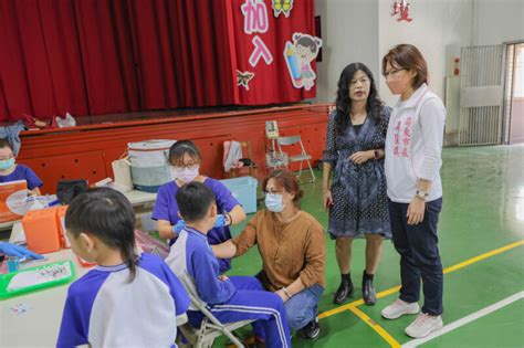 屏東市周佳琪市長關切國小學童疫苗施打