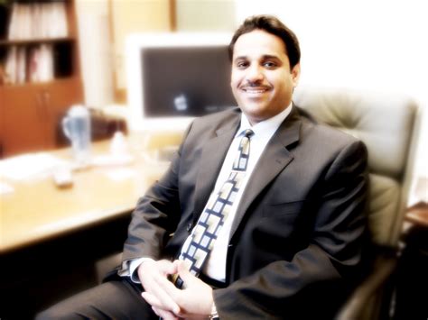 أستاذ علم الإدارة والتسويق في كلية العلوم الإدارية في جامعة الكويت