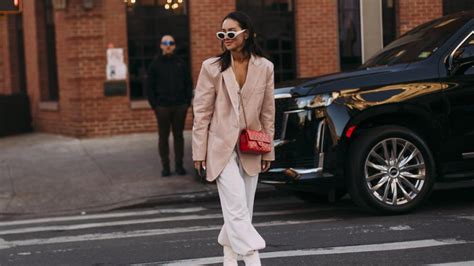 ¿cómo Combinar El Pantalón Blanco En Invierno Claves Y Consejos Para Un Look Infalible