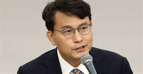 ‘당권주자 윤상현 이재명 檢출석 현장서 “박근혜보다 죄 더 크다”