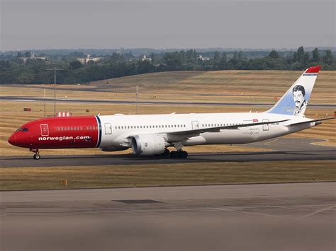 Норвежки самолет за Кипър се отклони към Бургас