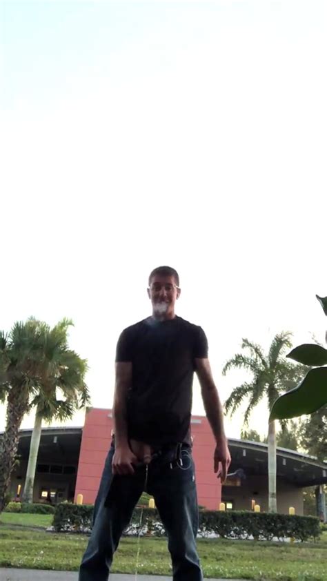 Public Pissing And Urinal Videos Straight Men…