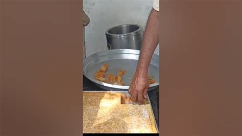 గుల్ల మైసూర్ పాక్ ని ఇంట్లోనే ఇజీ గా చేసేయండి ఇలా 🤤 Mysorepak Sweet
