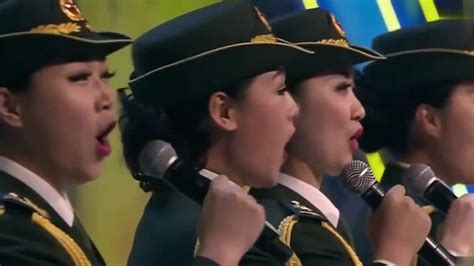 9位中国女兵在俄罗斯演唱歌曲《喀秋莎》，现场观众沸腾高清1080p在线观看平台腾讯视频