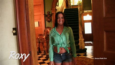 Roxy 5 Minute 4K Nude Strips Display Tease Sensual Nude Girls