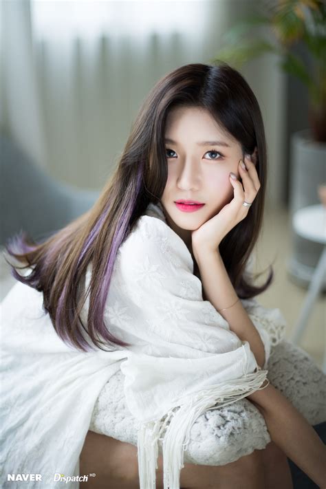 더쿠 상큼한 여름느낌 나는 오늘자 우주소녀 디스패치 화보 