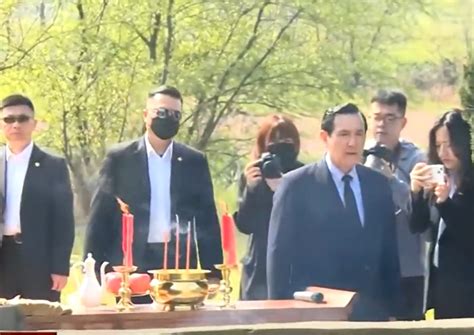 馬英九登陸︱祭祖哽咽「2次當選中華民國總統、秉持家訓清廉愛民」 星島日報