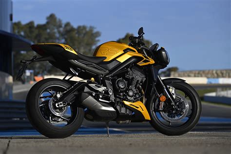 Triumph Street Triple MotoPlus Ca