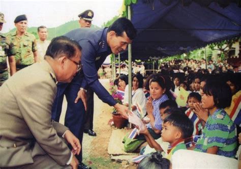 ทรงงานเช่นเสด็จพ่อ ร 9 ภาพพระราชกรณียกิจ ร 10 เมื่อครั้งเป็น สมเด็จพระบรมโอรสาธิราชฯ ราชวงศ์