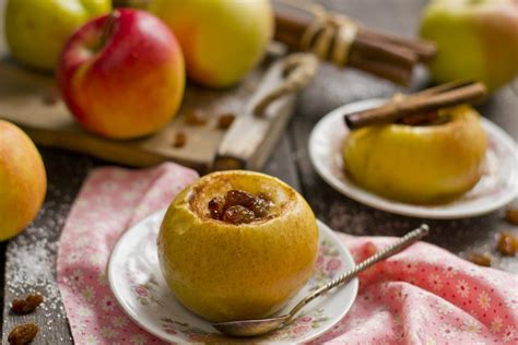 Печёные яблоки с мёдом и сухофруктами Печеные яблоки Еда Яблоки