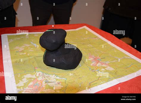 A 3d Shape Model Of Comet 67pchuryumov Gerasimenko Created From Data