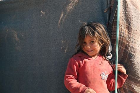 Premium Photo Portrait Of Young Girl In A Syrian Refugee Camp