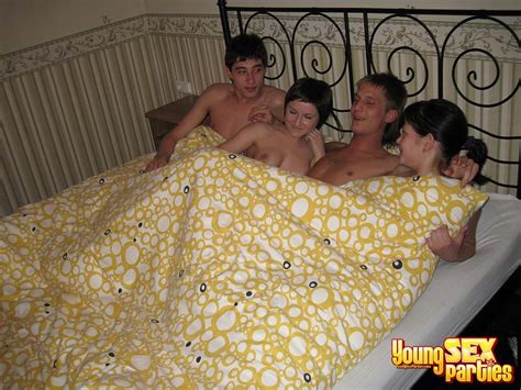 Young Sex Parties Teenagers Hanging Out And Fucking Loud Porn Pictures