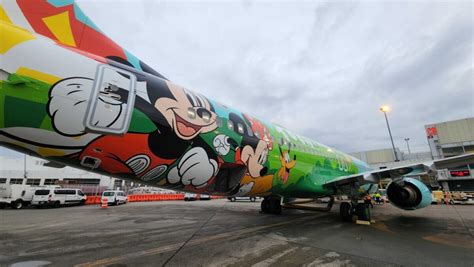 Photos Alaska Airlines Debuts Mickeys Toontown Express Airplane Wdw