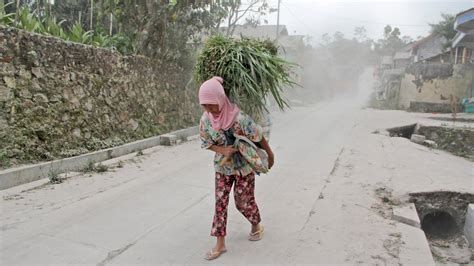Indonesia Lava Streams From Mount Merapi In New Eruption Nbc4 Washington