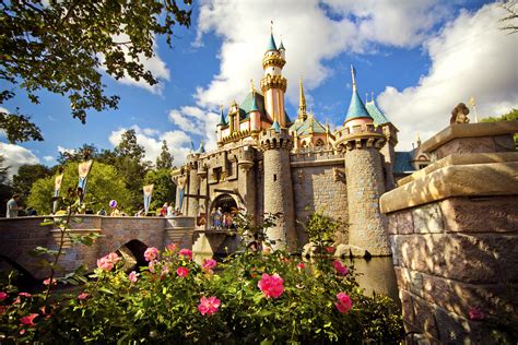Disneyland Offers Annual Passholders Discount Tickets For Friends