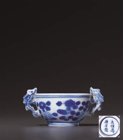 明万历 青花花卉纹双龙耳杯、龙凤纹菱口盏托一套 专场详情 北京中汉拍卖有限公司