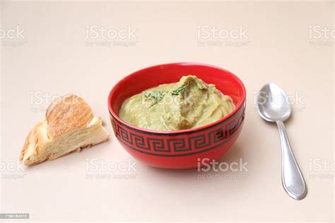 테이블에 브로콜리 숟가락 신선한 흰 빵 한 조각으로 긴장된 수프 0명에 대한 스톡 사진 및 기타 이미지 0명 건강한 식생활 러시아 Istock