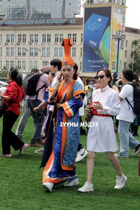 Фото Дээлтэй Монгол наадамд хүүхэд залуус идэвхтэй оролцлоо