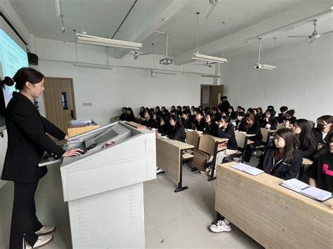 财税学院学生第四党支部开展“中国梦，劳动美”党日活动 党建动态 郑州工商学院财税学院