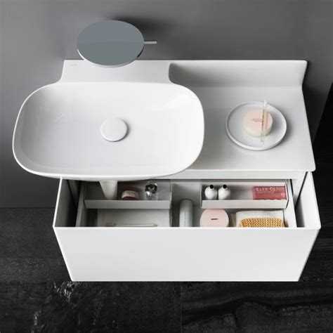 Ceramic One Piece Inter Platform Basin Wall Mounted Wash Basin Small