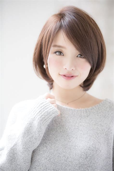 丸顔さんに似合うショートヘアとは？顔型をカバーして、キュートな愛され女子に変身しちゃおう♡｜ホットペッパービューティーマガジン