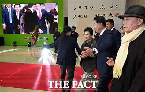 15개월 만에 구미 찾은 박근혜 나이 드니 아버지에 대한 존경심 애잔함 더 커져 [tf포착] 포토 기사 더팩트