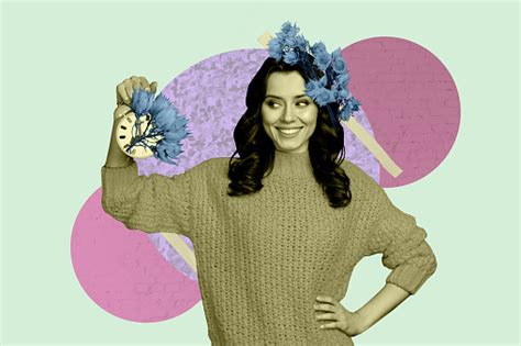 3d 콜라주 디자인 합성물 추세 삽화 스케치 젊은 여자 미소 손 보류 시계 시간 봄 변화 겨울 시즌 꽃 식물 20 24세에 대한 스톡 사진 및 기타 이미지 Istock