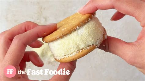 Panini A Forma Di Palla Di Neve Unaccogliente Delizia Natalizia Con