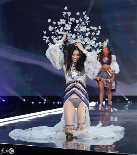 維密天使奚夢瑤摔跤全過程，奚夢瑤：摔跤，意味著我將要退休！ 每日頭條