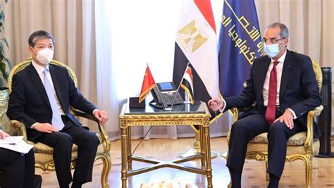 وزير الاتصالات يبحث مع سفير الصين التعاون في بناء القدرات الرقمية