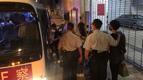 警方新蒲崗搗破無牌酒吧拘26人 年齡最小13歲｜本地｜商業電台 881903
