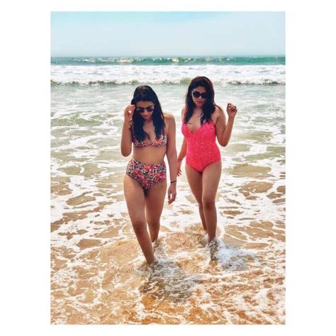10 Hot Sexy Sanjana Ganesan Bikini Pics