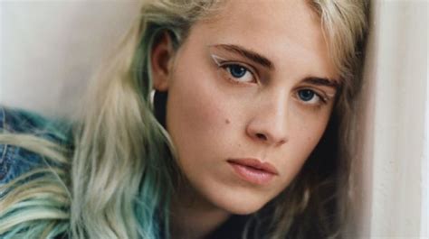 배경 화면 얼굴 여자들 모델 초상화 염색 한 머리카락 긴 머리 뷰어를보고 사진술 녹색 푸른 피부 의류 색깔 소녀 아름다움 눈 레이디 복장