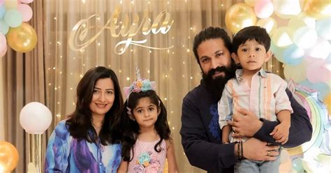 Photos Kgf स्टार यश और राधिका ने लाडली बेटी का धूमधाम से सेलिब्रेट