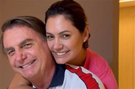 Bolsonaro Estreia Campanha De Skincare Com Produtos De Michelle