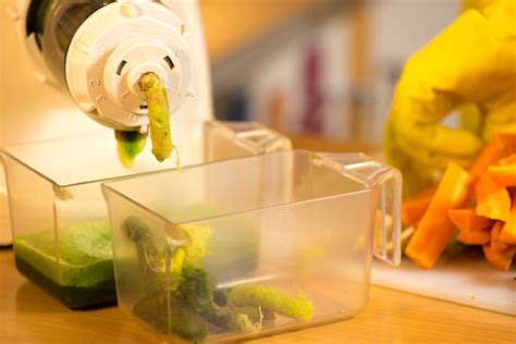 과즙 짜는 기구 기계에 야채 주스를 만들 과일에 대한 스톡 사진 및 기타 이미지 과일 과즙기 다이어트 Istock