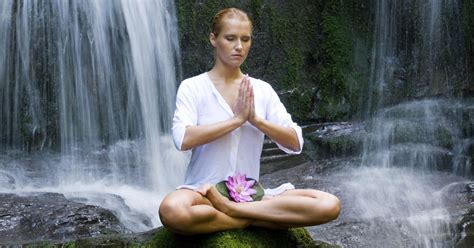 6 Posturas de preparación para la Asana del Loto Yoga