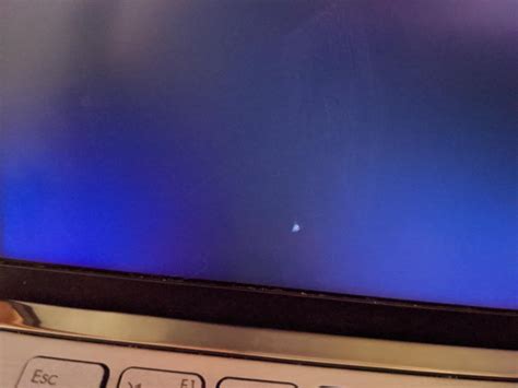 Cómo eliminar las manchas blancas en la pantalla del ordenador portátil