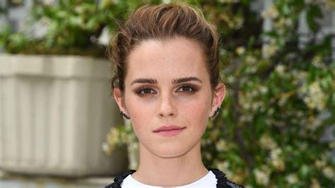 Зірка Гаррі Поттера Емма Вотсон розповіла про хворобу матері та закликала залишатися вдома