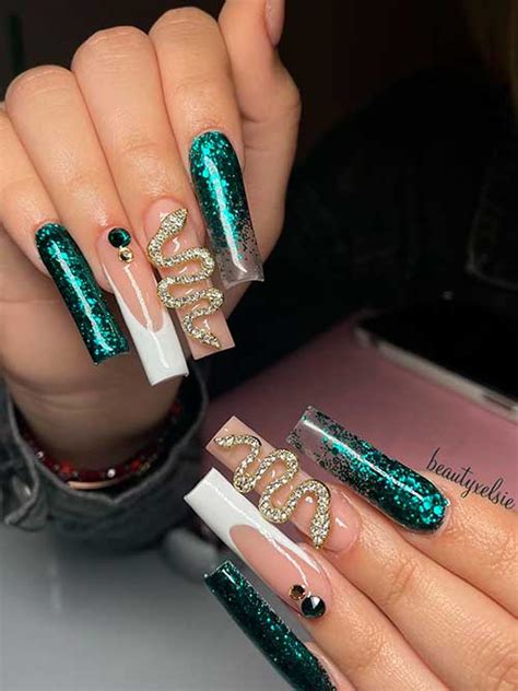 Outstanding Emerald Green Nails To Try This Year
