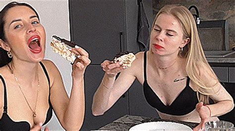 Hotties Making And Baking A Cake Mp4 Blondy999 Clips4sale