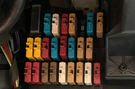 China Resettable Blade Fuse Circuit Breaker Manufacturers Suppliers