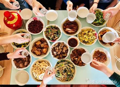 给客人倒酒，别人对你 轻敲桌子”到底啥意思？早点弄懂免得尴尬 知乎