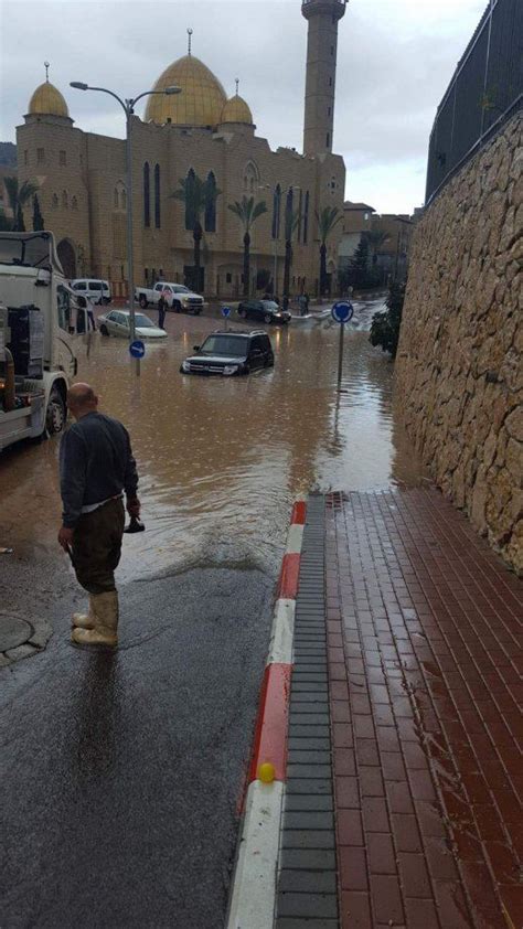 يافة الناصرة الامطار الغزيرة تتسبب في غرق منازل وشوارع