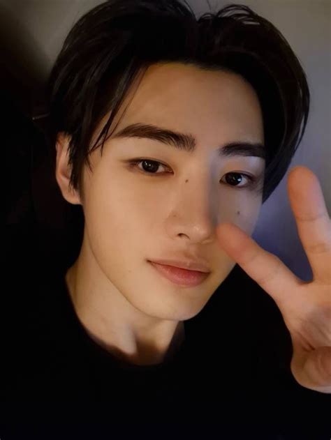 Enhypen Community Post 내일 돌박이일 기대되는구만 남자친구