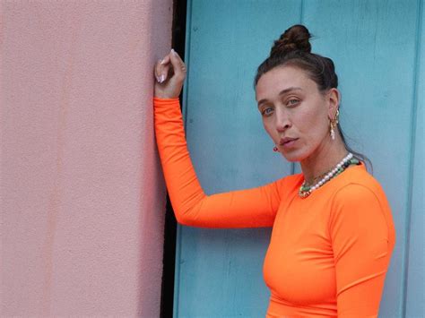 Сестра Белли та Джіджі Хадід стала моделлю але не всім це сподобалося