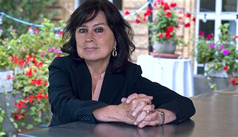 Laura Restrepo El Mundo Actual Peca De Perplejidad