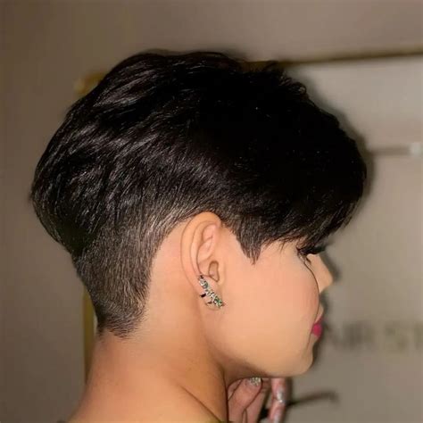 70 Short Hairstyles For Thick Hair To Try In 2024