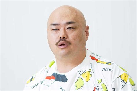リチと破局のクロちゃん、生放送で涙 婚約指輪舟券が的中も未練吐露「まだ好きだった」 Encount